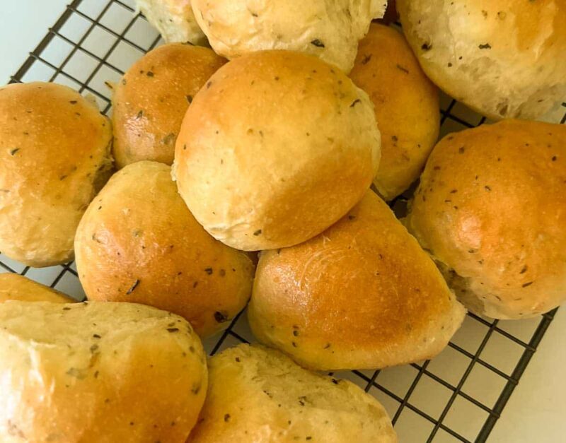 How To Make Herb Dinner Rolls with Garlic (Bread Machine)