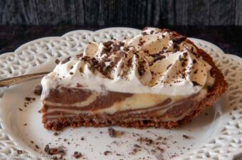 Fun Zebra Pie: A Chocolate and Vanilla Pudding Pie with Stripes