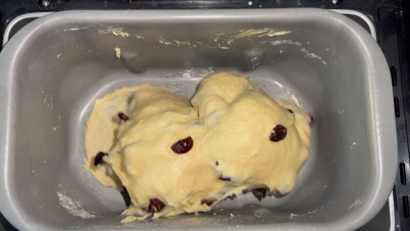 Bread Machine Dried Fruit Bread: Soft and Packed with Flavor
