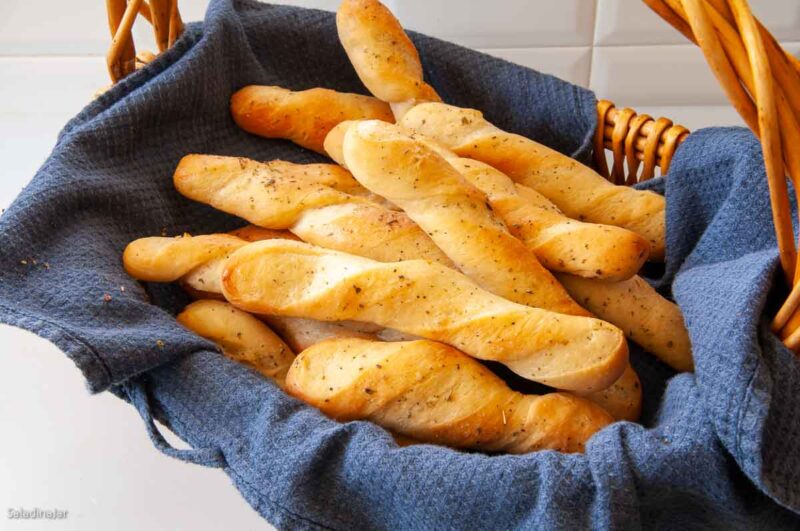 Bread Machine Garlic Breadsticks: Baked to Golden Perfection